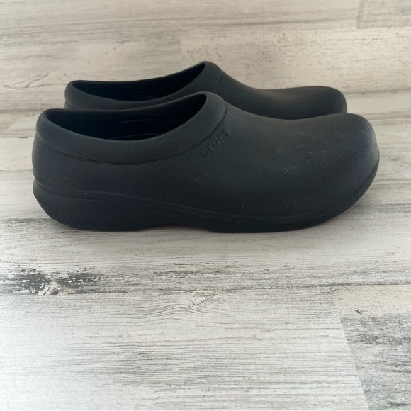 CROCS | Shoes | Crocs Mens Size 2 On The Clock Slip On Clogs Closed Toe ...